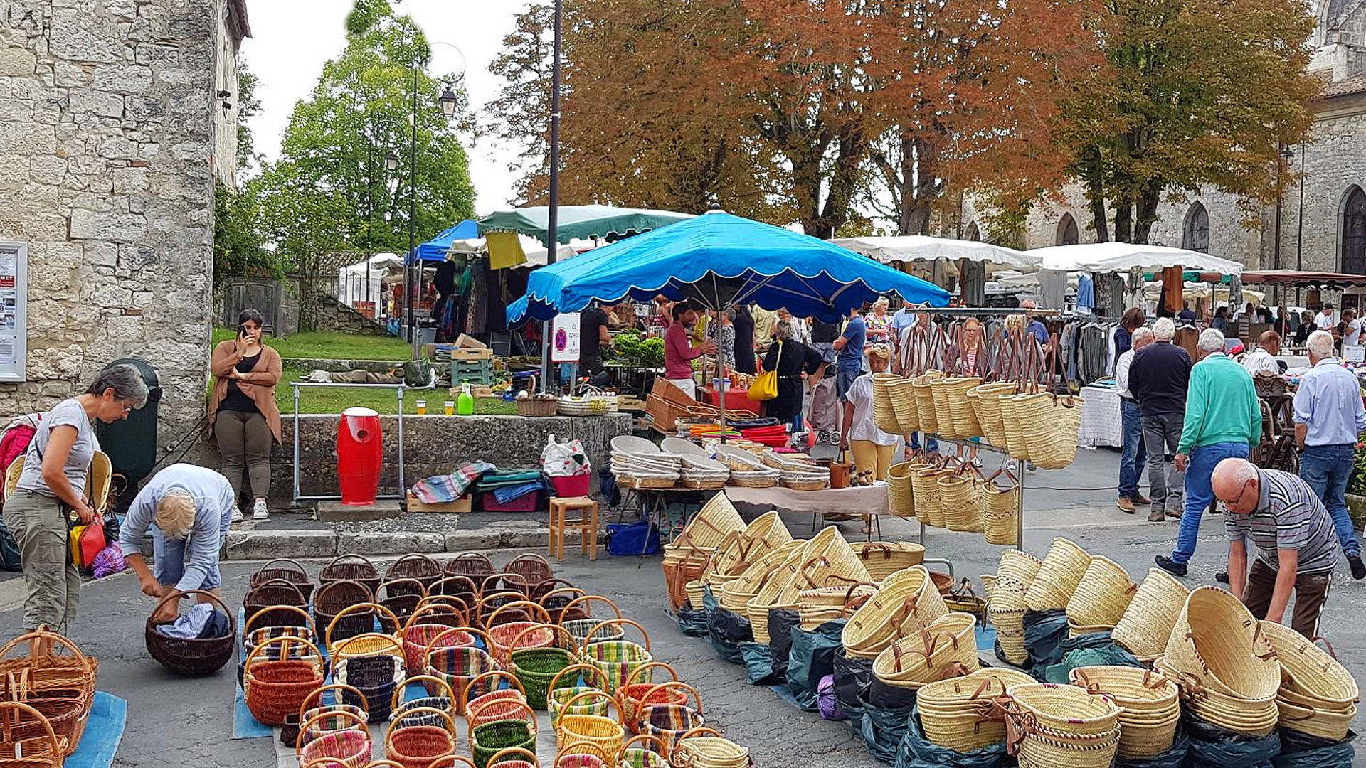 Markt op zondag in de Dordogne. Issigeac is het zeker waard!