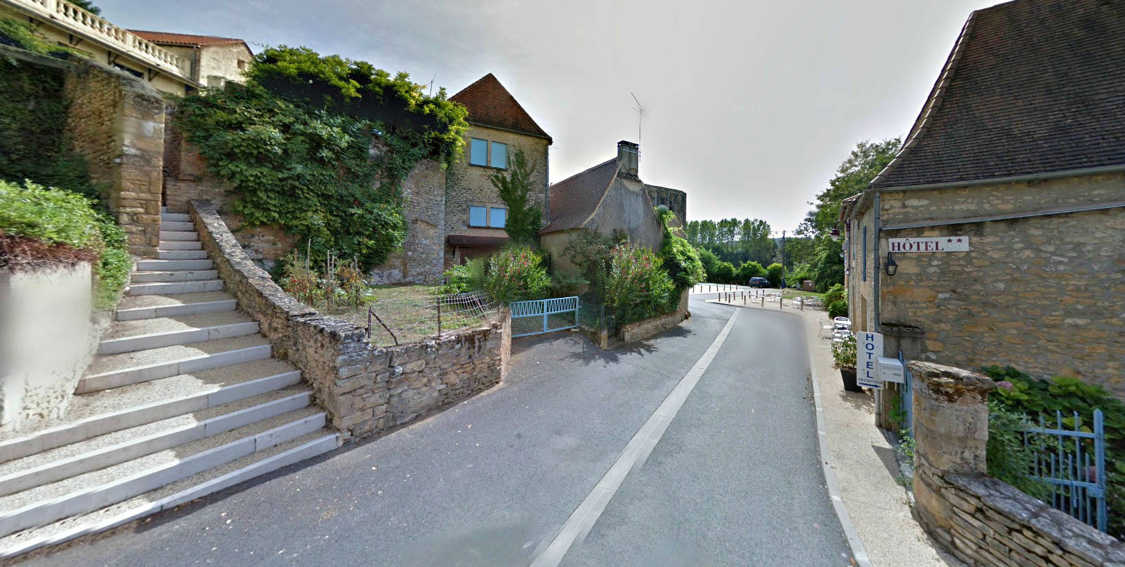 Book now Gite Braguel Le Coux-et-Bigaroque at Dordognemaison.com