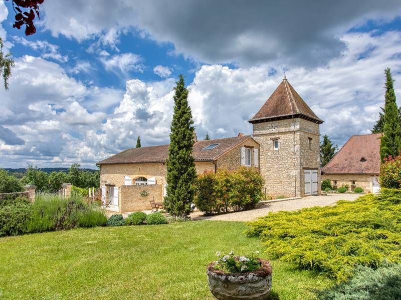 Book now Le Vigner Domaine Juillac at Dordognemaison.com