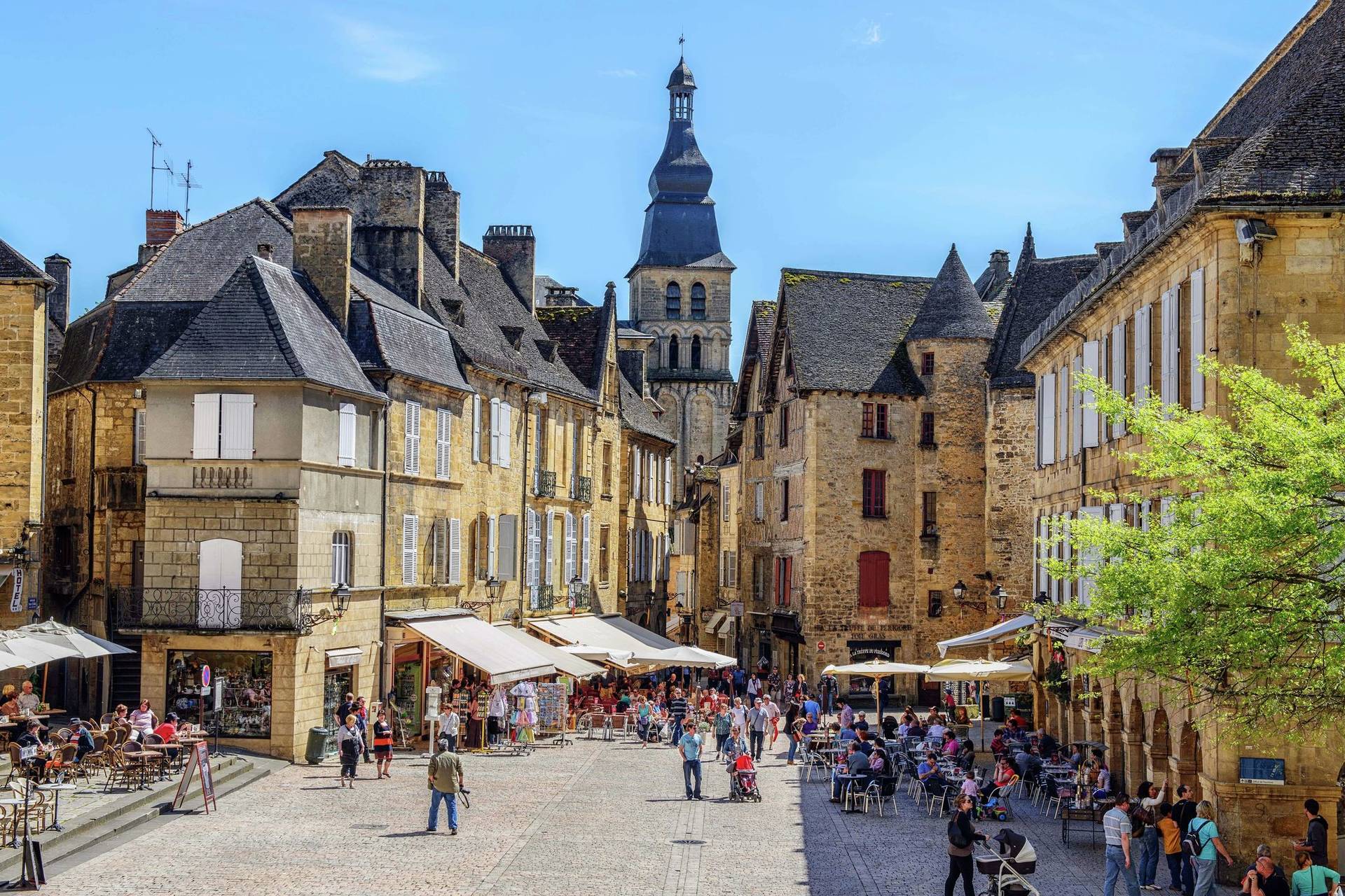 Book now Chateau Sarlat at Dordognemaison.com
